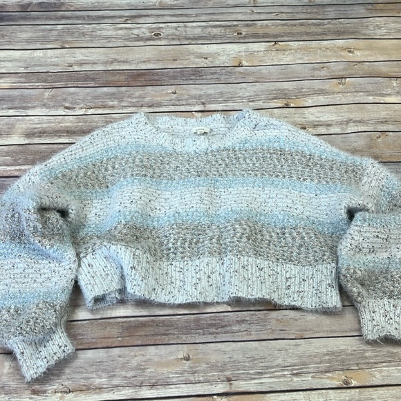 debut | Sweaters | Debut Cropped Fuzzy Sweater Nwot | Poshmark